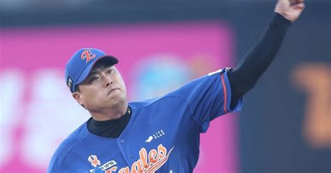 ‘왜 파란색인가요 화제의 한화 썸머 유니폼 제작 비하인드 살펴보니