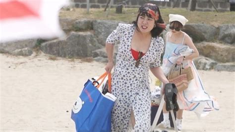 박나래 로브 훌러덩 벗고 비키니 자신감…양양 바다서 낭만 만끽 [나혼산] 네이트 연예