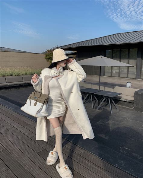 하프닌 토마 버클 벨트 양털 퍼 아이보리 따뜻한 데일리 유니크 페미닌 올드머니룩 긴팔 롱 무스탕 자켓