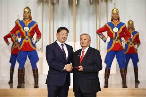 Бүгд Найрамдах Улсаа тунхагласны баярыг тохиолдуулан төрийн дээд цол одон медаль хүртээв