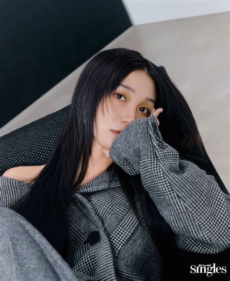 apink jeong eunji singles magazine december 2022 issue pictorial