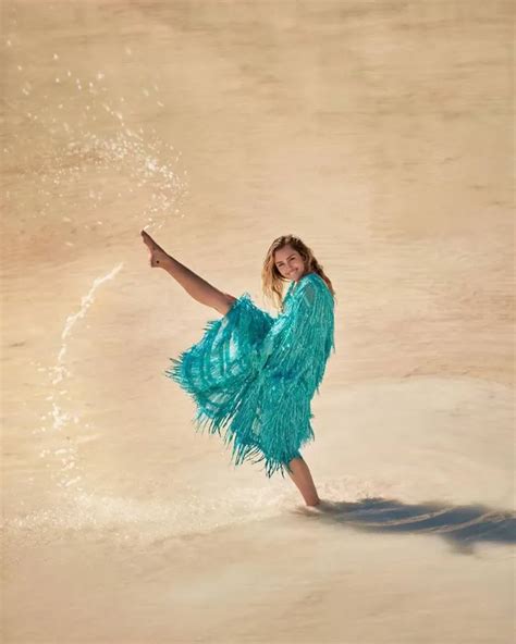 Posing Hot In Vanity Fair Miley Cyrus Opens Up About Marriage Issues