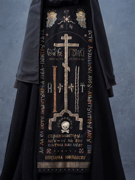 How The Costumes Of Nosferatu Got Historical Horror Right