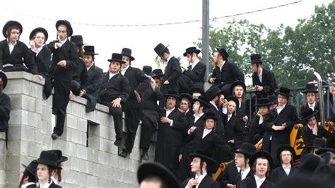 Thousands Of Hasidic Jews In Kiryas Joel For Rabbis Yertzheit Youtube