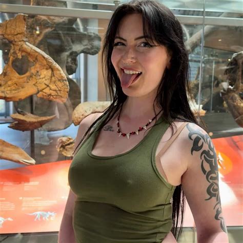 ‘dino Mommy Reysuka Claps Back At Critics Questioning Her Science Credentials Im The Sexy