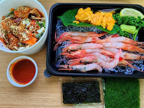 Sweet Shrimp Sea Urchin Parts And A Mini Hwaedeopbap 단새우회 성게알 회덮밥 R Itsraw