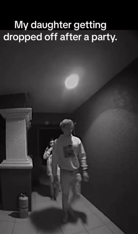 더쿠 집 Cctv에 찍힌 파티 갔다가 들어오는 딸