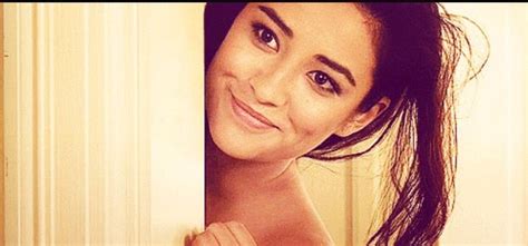 Dimple Shay Mitchell Pretty Little Liars Actresses Pretty Little Liars