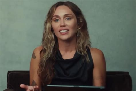 Miley Cyrus Trinkt Ketchup