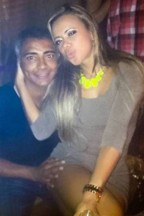 Rom Rio Tem Reca Da Com Miss Bumbum Cibele Ribeiro