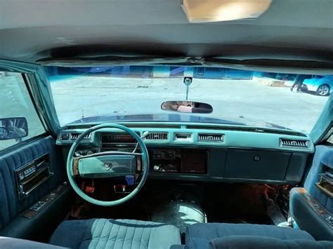 کادیلاک سویل سورمه ای متالیک ۱۳۶۱ در بابل