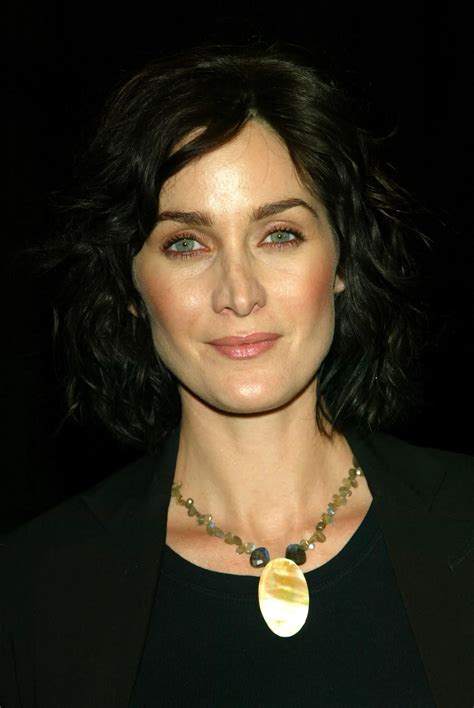 Carrie Anne Moss Scrolller