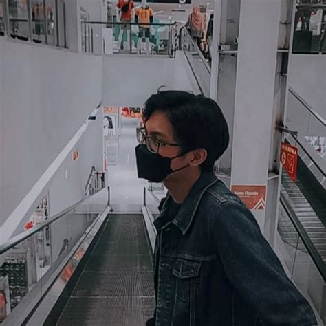 L U K M A N B Lukmann • Threads Say More