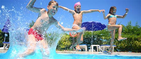 24 Fun Swimming Pool Games To Try Today