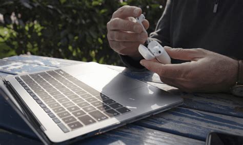 How To Tell If Your AirPods Case Is Charging