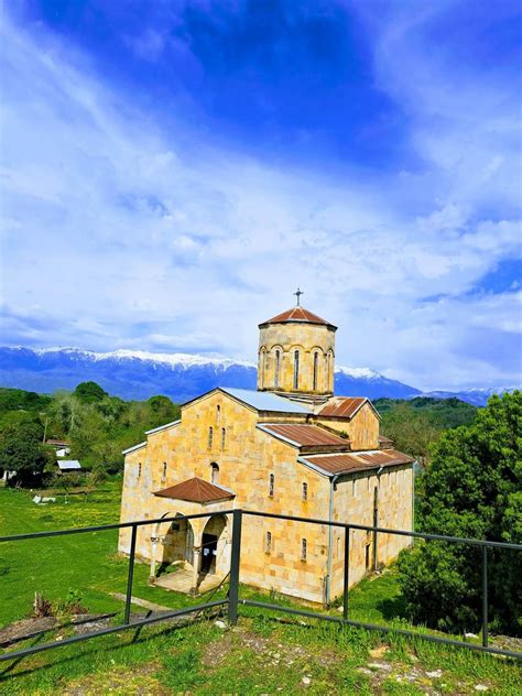 მოქვის ტაძარი აგებული მეათე საუკუნეში აფხაზთა მეფე ლეონის მიერ ოჩამჩირე აფხაზეთი საქართველო