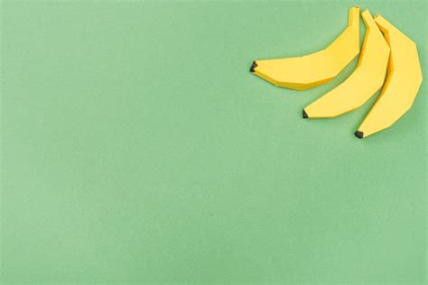 복사 공간을 사용 하 여 녹색으로 분리 된 노란 종이 바나나의 평면도 0명에 대한 스톡 사진 및 기타 이미지 0명 과일 노랑 Istock