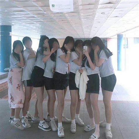 ஓ 最好的朋友 ˀˍ 에 있는 핀 여자 교복 교복 스타일 몸매좋은 여자