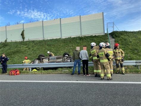 PILNE: Droga S7 w kierunku Gdańska zablokowana. Po dachowaniu pojazdu ...