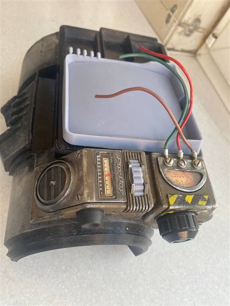 Discover The Pip Boy 2000 A Must Have Fallout Prop Косплей