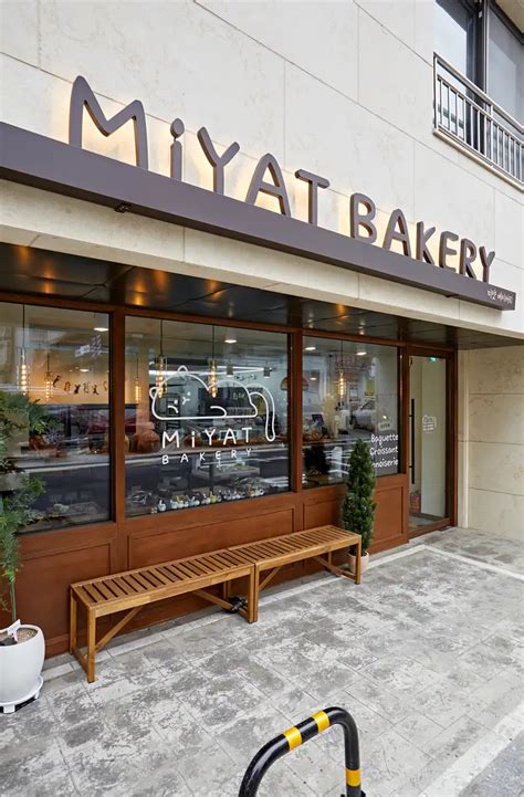 체리우드 컬러로 단정한 내부 14평 베이커리 인테리어 서초구 방배동 체리우드 컬러로 단정한 내부 14평 베이커리 인테리어 서초구 방배동