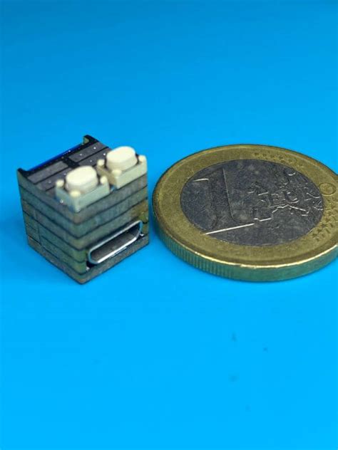 world s smallest esp32 luís carlos