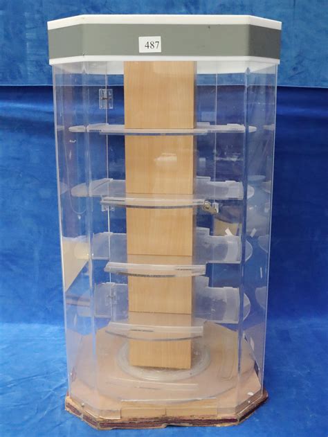 Lot PERSPEX DISPLAY CASE