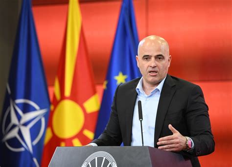 Ковачевски Мицкоски е како мојот внук бара да му купам Плејстејшн наместо да се фати за работа