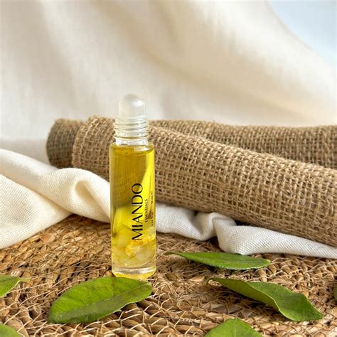 Miando Essentials Create Set Essential Oil And Crystal Roll On Set Hipicon