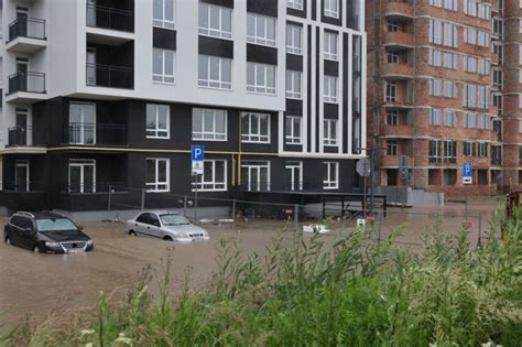 На Заході України потопи та транспортний колапс через зливи фото Читайте на Ukr Net