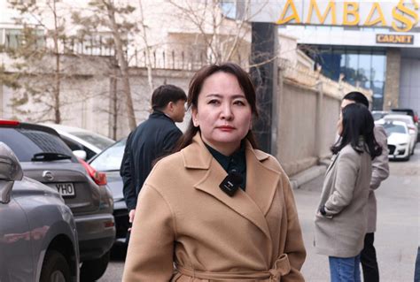 “ambassador” хотхон орчмын гурван байршилд зөвшөөрөлгүй барьсан хашаа хайсыг буулгаж орц гарцыг