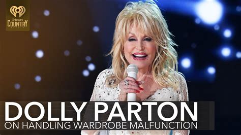 How Dolly Parton Handled Wardrobe Malfunction On Stage I Busted My
