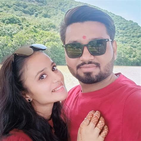 Div Radadiya Div • Threads Say More