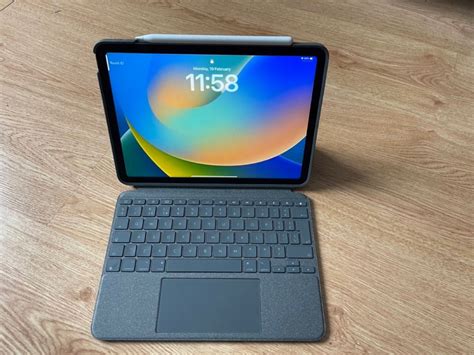 Калъф с клавиатура Logitech Folio Touch за Ipad Air R 4 и 5 гр София Хладилника • Olx Bg