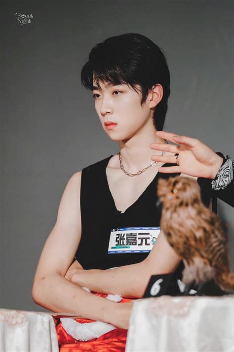 Ghim Của ⋆ 𝑀𝐼𝐿𝒟 ⋆ Trên Into1zhang Jia Yuan Trưởng Thành