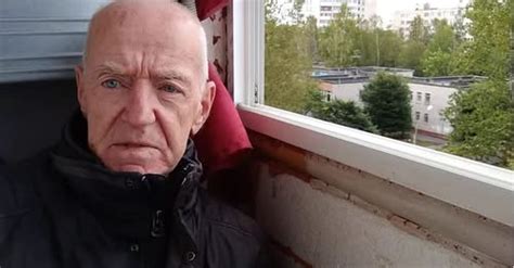 “Татко върни апартамента вече не си полезен…” След като бащата отговорил дъщерята казала три