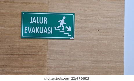Jalur Evakuasi Evavuation Route Exit Sign Stock Photo 2269766829