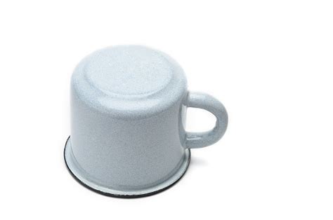 흰색 바탕에 오래 된 철 컵입니다 검은 색 테두리가 있는 파란 찻잔 0명에 대한 스톡 사진 및 기타 이미지 0명 검은색 골동품 Istock