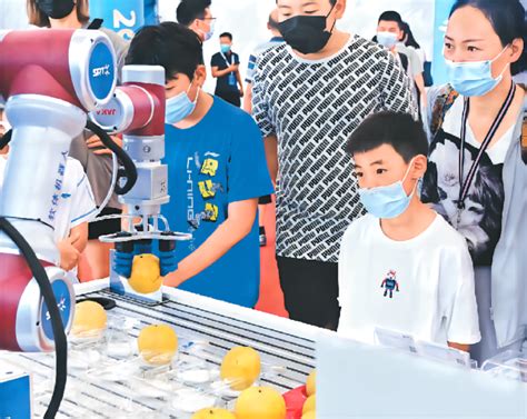 Peoples Daily Overseas Edition Soft Robot Shows Strength In Softness Srt软体机器人软体灵巧手行业解决方案北京