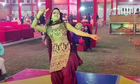 Desi Bhabhi Sexy Video Desi Sexy Bhabhi S Sexy Dance Video Went Viral Fans Went Crazy Desi