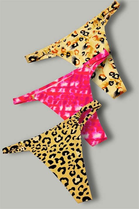 Set De 3 Chiloti Tanga Fara Cusaturi Fini Satinati Si Respirabili Sexy Dama Multicolor