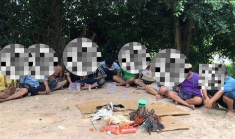 នគរបាលខេត្តកំពង់ចាមបង្រ្កាបអ្នកលេងល្បែងបញ្ជល់មាន់ខុសច្បាប់នៅស្រុកជើងព្រៃ