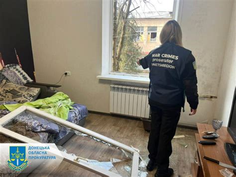 На Донеччині росіяни обстріляли житлові квартали 12 поранених та один