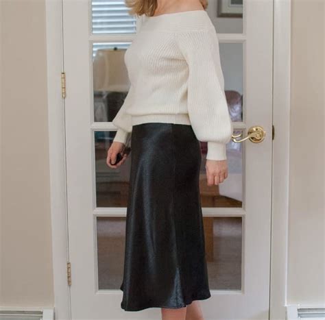 10 Top Off The Shoulder Sweater Ideas For Casual Chic Looks Stylelisty