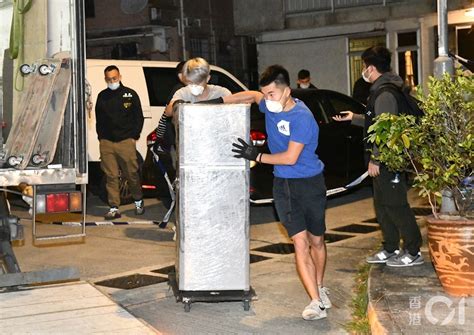 Hong Kong Model Abby Chois Ex Husband Arrested Was Allegedly Waiting