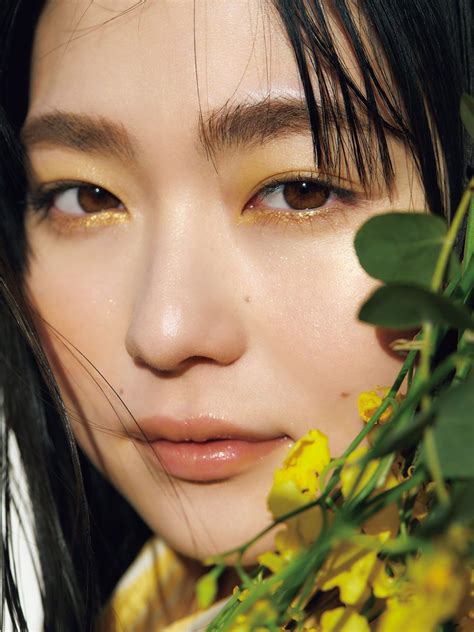 この春イチオシ！ 俳優・山田杏奈さんの洒落見えな春のイエローメイク 美的com アイラインメイク カラフルメイク すっぴん風メイク