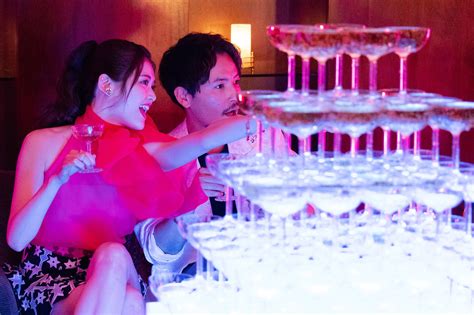 画像13 松村沙友理、乾杯のお相手はバチェラー？ギャラ飲み場面写真＆ さゆりんご全開”オフショットも公開＜ずっと独身でいるつもり
