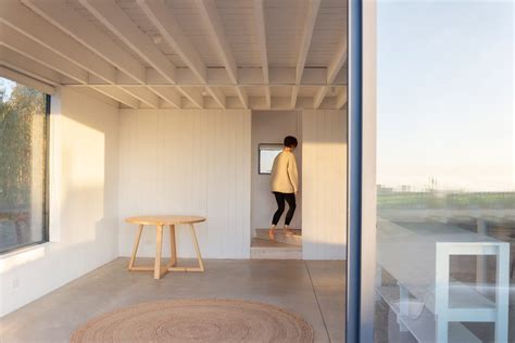 Stanaćev Granados Completes Cube Shaped Holiday House In Chile