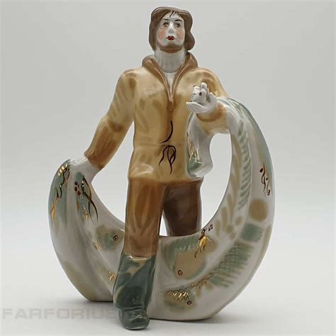 Фарфоровая статуэтка Рыбак с сетью Украина Полонский завод художественной керамики Албул