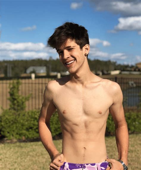 joão guilherme publica foto sem camisa e surpreende fãs com novo shape